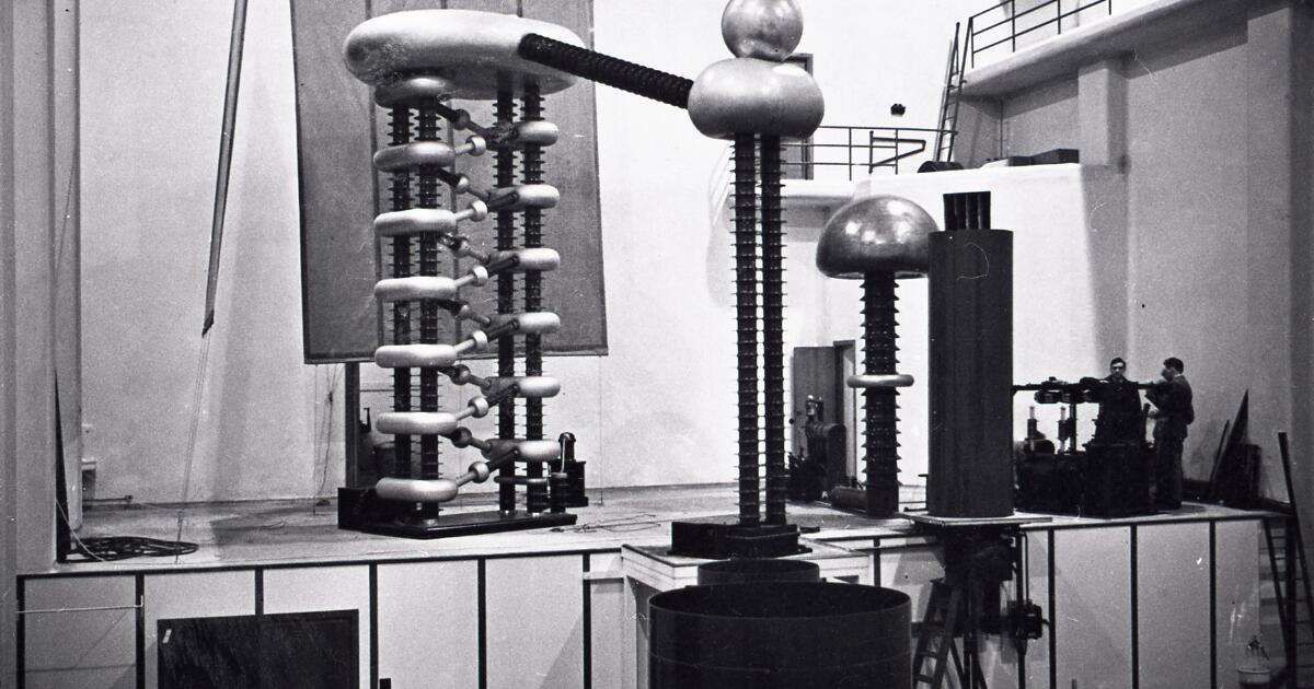 Cavendish Laboratory : M. Oliphant and P.I. Dee in the H.T. Laboratory ...