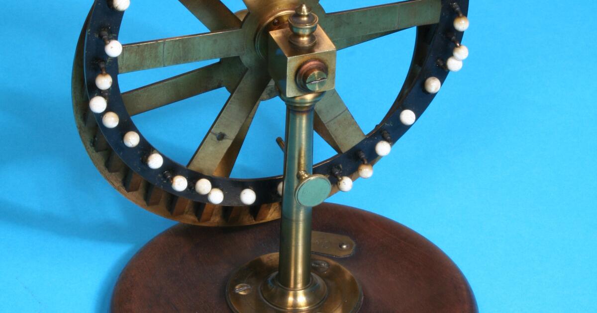 Cavendish Laboratory : Maxwell's model of Saturn's rings