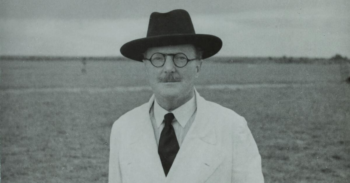 Pembroke College : Ronald Storrs Photographs