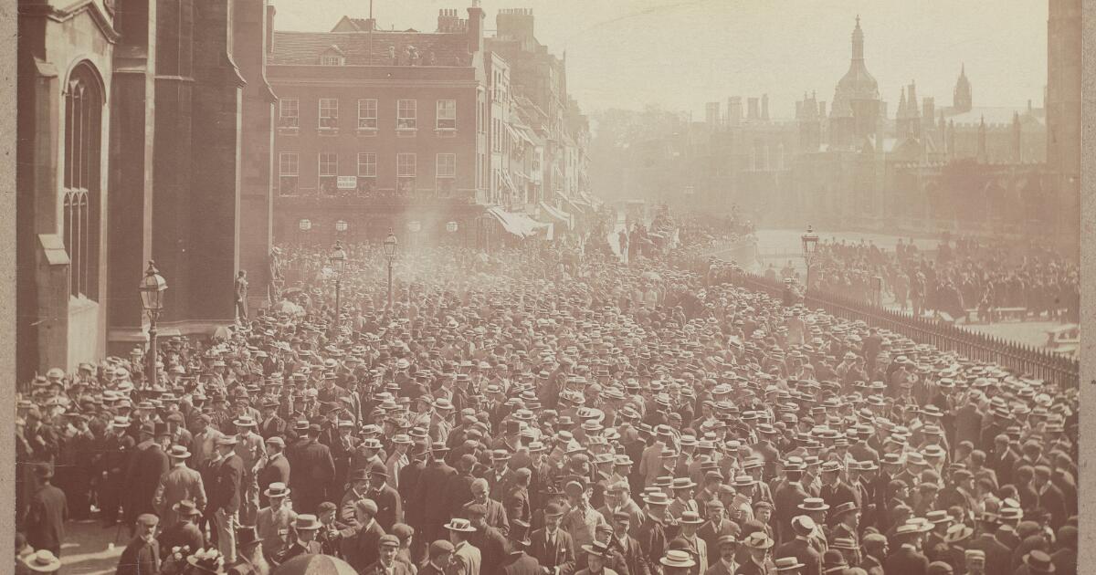 The Rising Tide : Crowds gather to see the vote in 1897